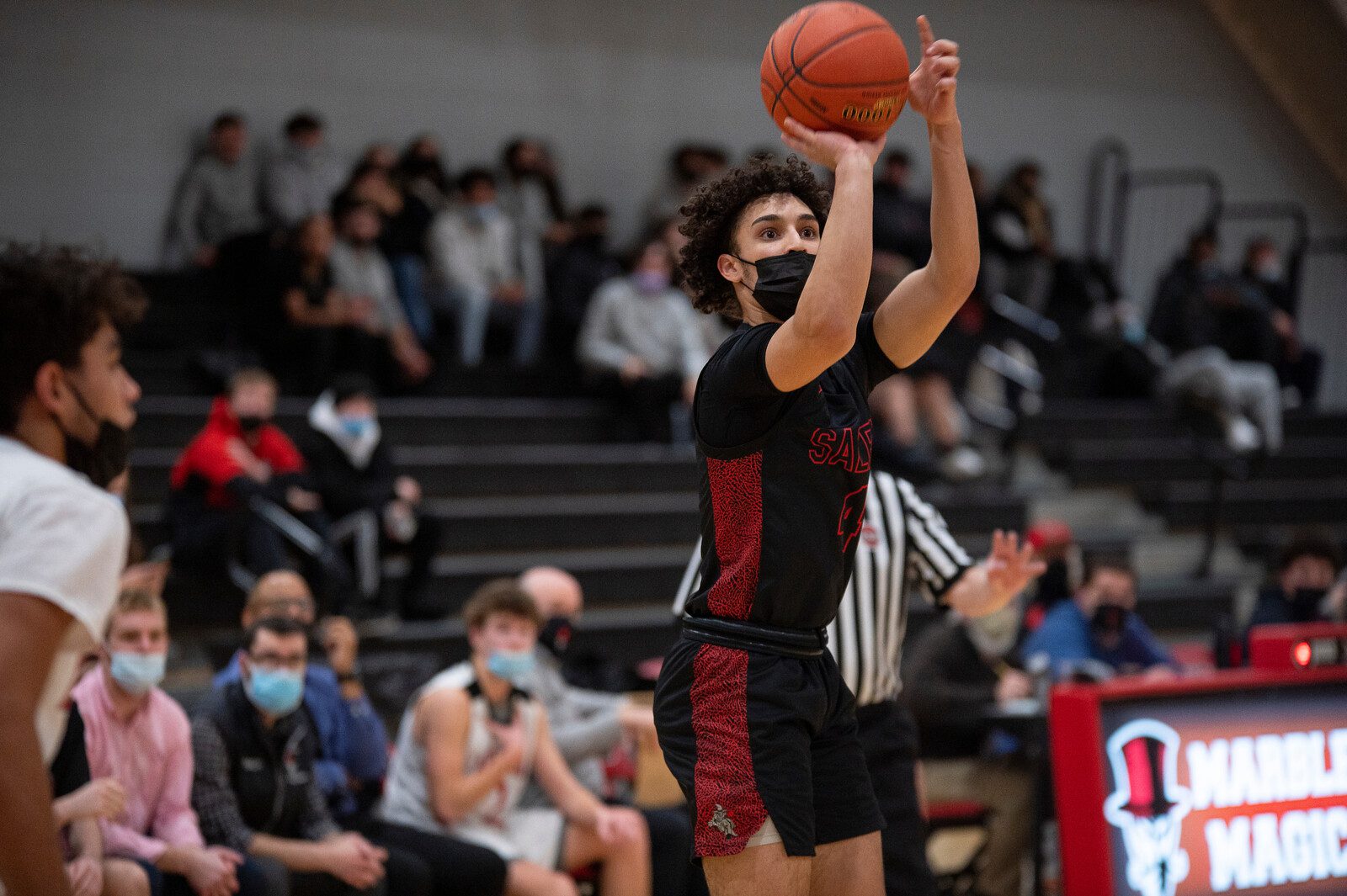 Salem boys basketball comes back to beat Marblehead - Itemlive