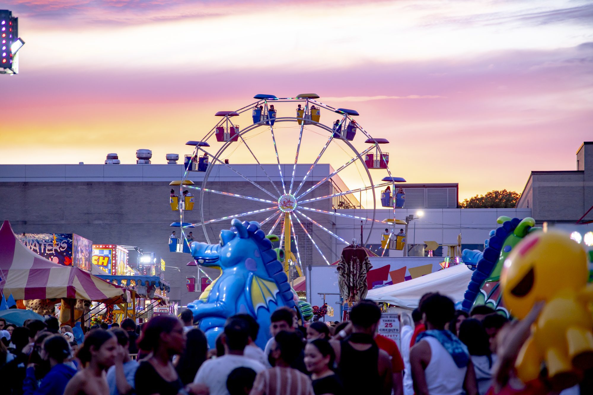 Behind the carnival curtain - Itemlive
